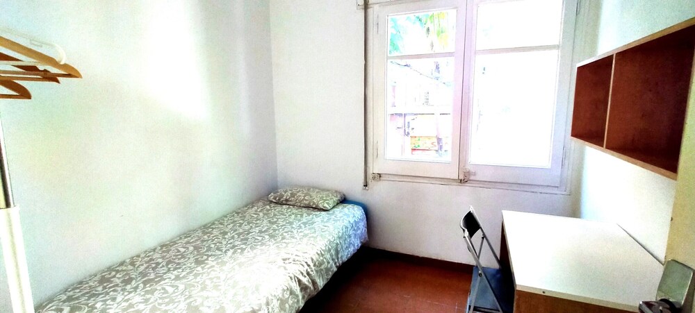 Private room (1) near the University with large terrace of 150 m2 ...
