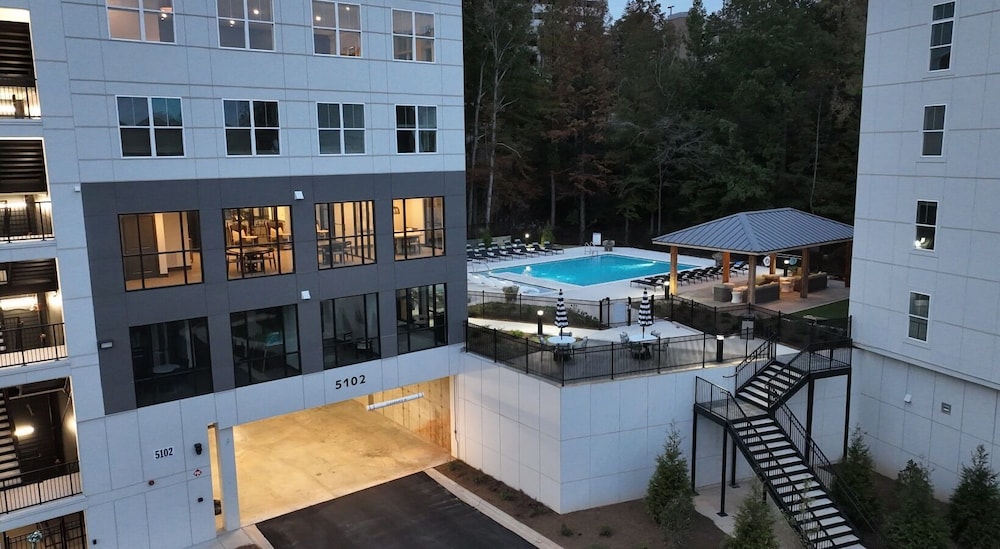 Landing At Crestline - Birmingham, AL