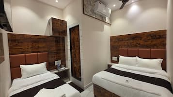 Quarto triplo luxo | Escrivaninha, espaço de trabalho para notebook, Wi-Fi de cortesia