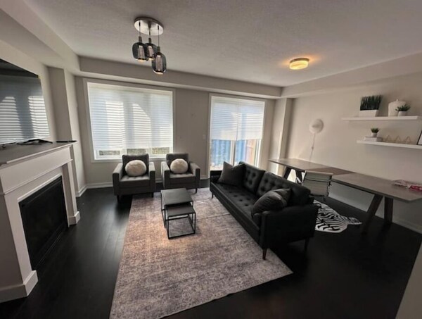 Executive Townhouse On A Ravine\n\n - Brampton