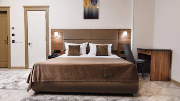 Quarto Duplo Standard, 1 cama de casal, não fumadores | Roupa de alta qualidade, secretária, quartos insonorizados