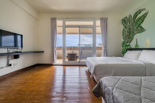 Quarto Familiar, varanda | Cortinas/cortinados opacos, Wi-fi grátis, roupa de cama fornecida 