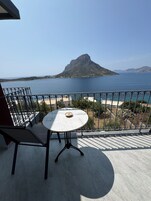 Suíte conforto, vista para o mar | Individualmente decorados, individualmente mobiliados, cortinas blackout