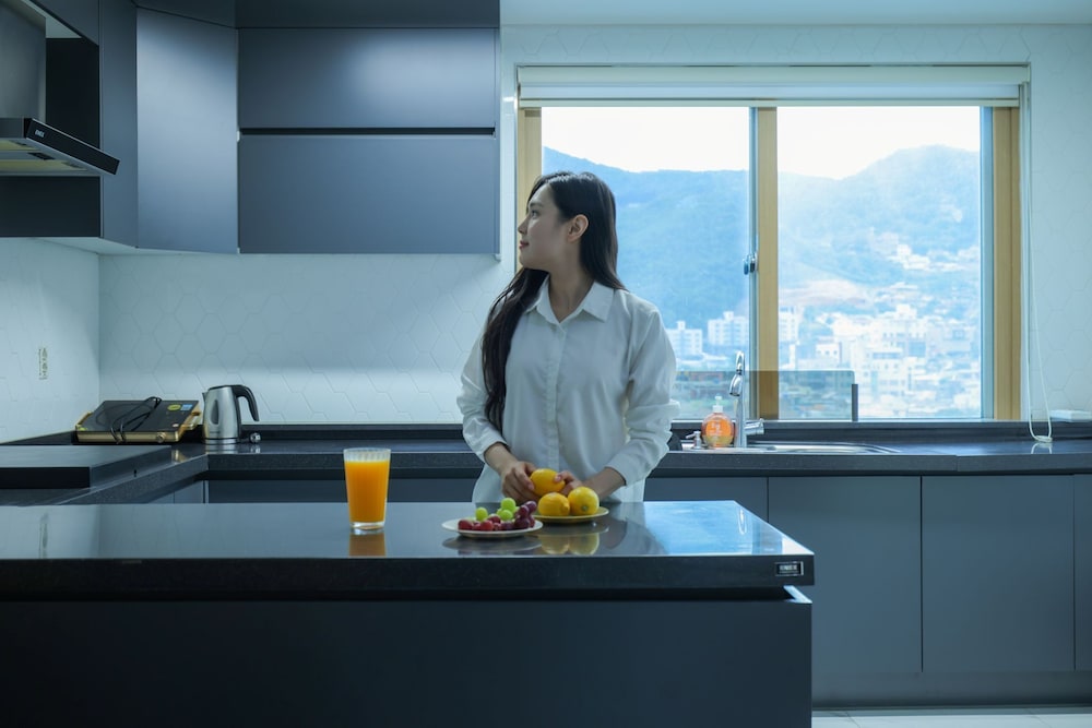 Yeosu Zava Hotel - Yeosu