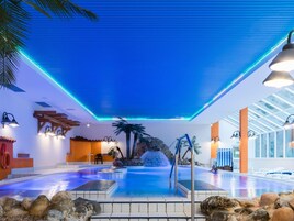Apartamento | Piscina | Piscina interior, piscina exterior 