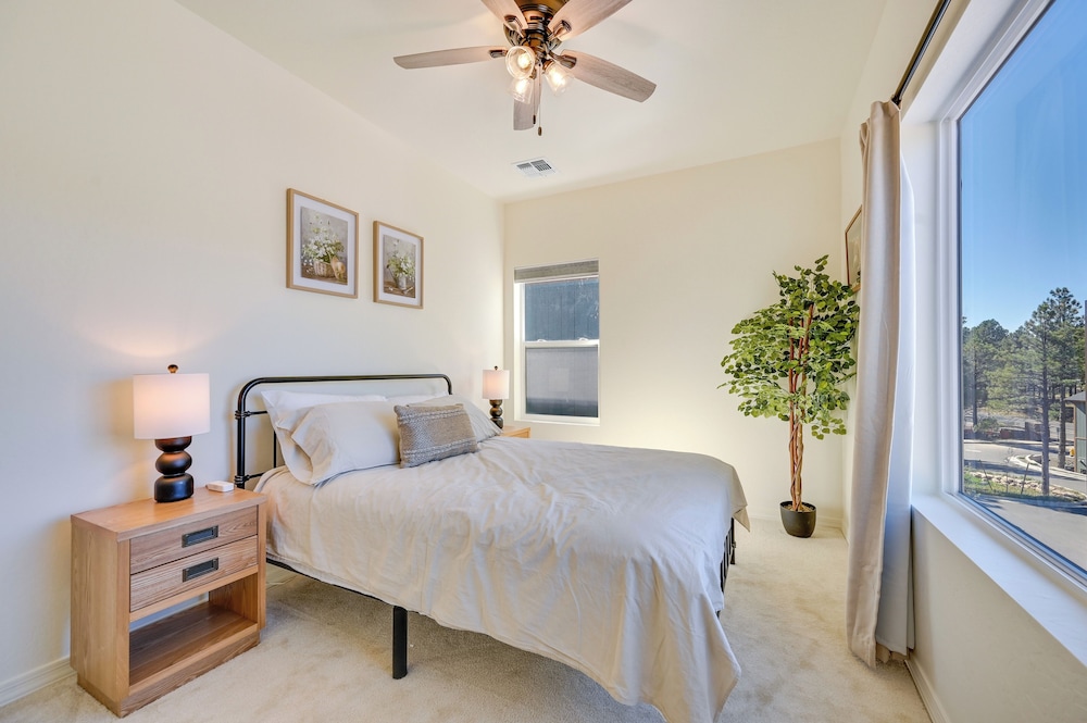 2 Mi To Dtwn Flagstaff: Home W/ Balcony! - Flagstaff, AZ