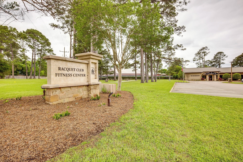 Lake Conroe Condo W/ Pool Access + Balcony! - Conroe, TX