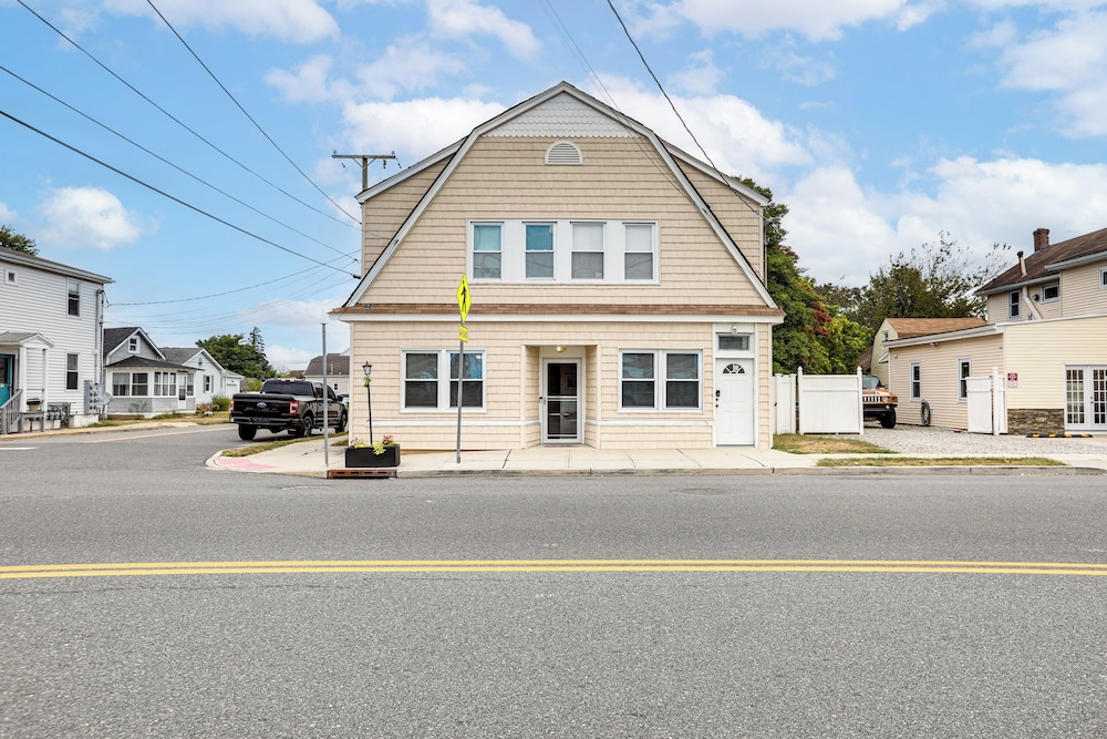 2 Blocks To Beach: Apt W/ Grill In Ocean Gate! - Goose point, Manchester Township