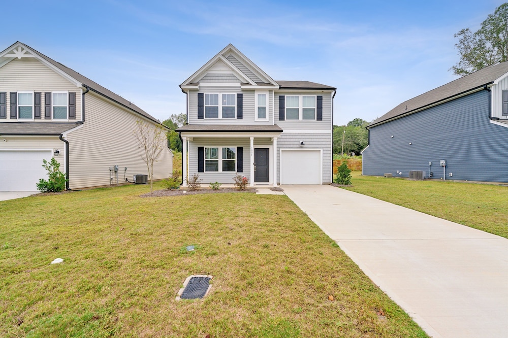 Charming Getaway Perfect For Relaxation 3 Bedroom Home - Gastonia, NC