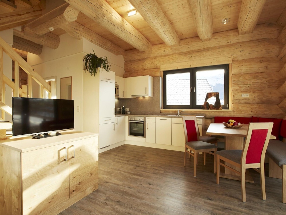 Cosy, Modern Canadian Wooden Chalet - Serfaus