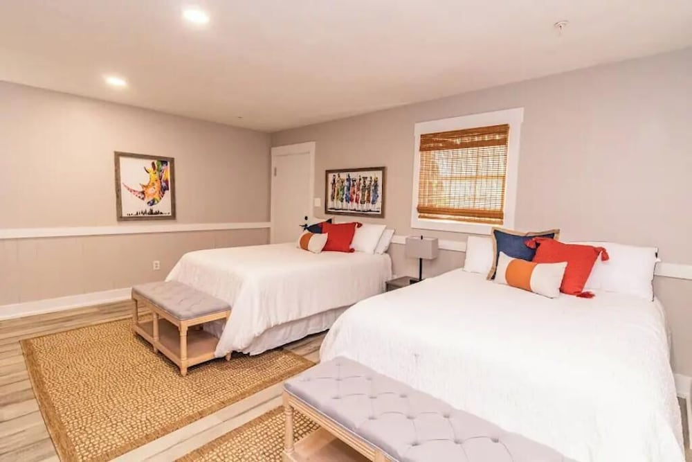 Sebou, A Cozy Stay For Four In The Lodge Of Karoo At Smith Mountain Lake - Smith Mountain Lake, VA