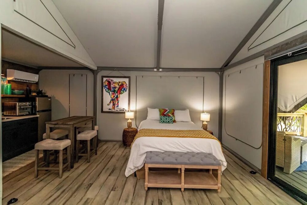 Stellenbosch, A Unique Luxury Cabin Experience, At Karoo Smith Mountain Lake - Smith Mountain Lake, VA
