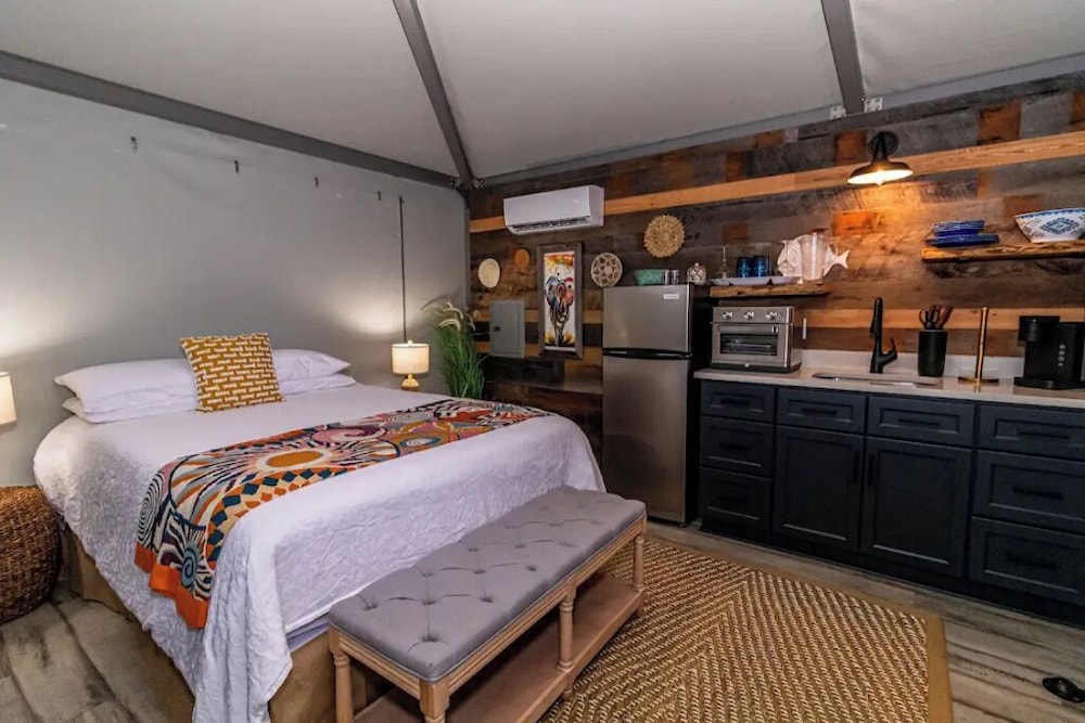Kwango, A Luxury Canvas Cabin Experience, At Karoo Smith Mountain Lake - Smith Mountain Lake, VA