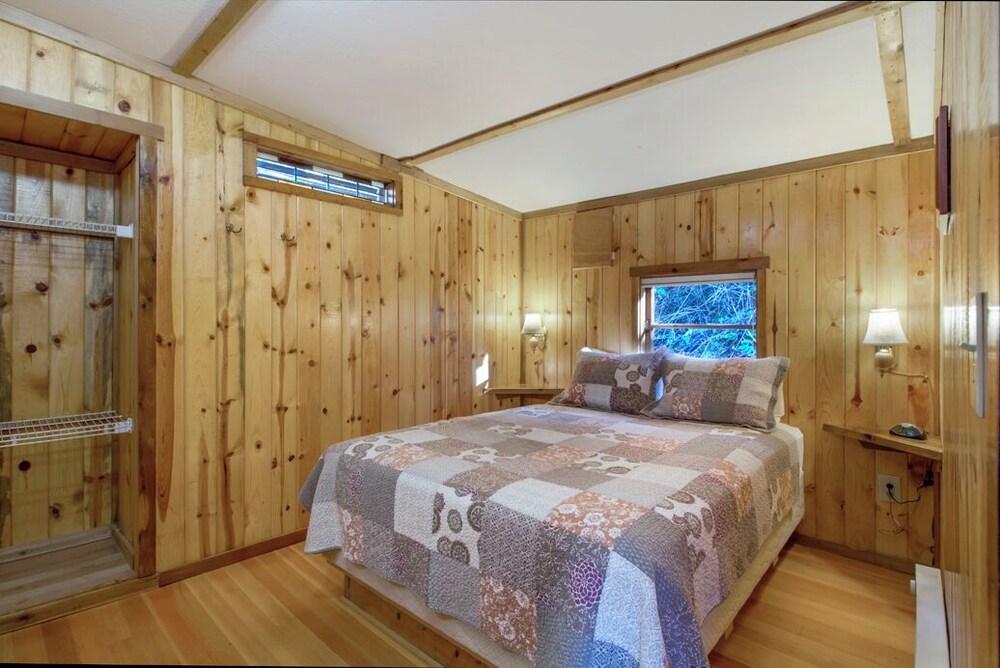 2br Beachfront Cabin On Epic West-facing Sand And Pebble Beach! - Orcas Island, WA