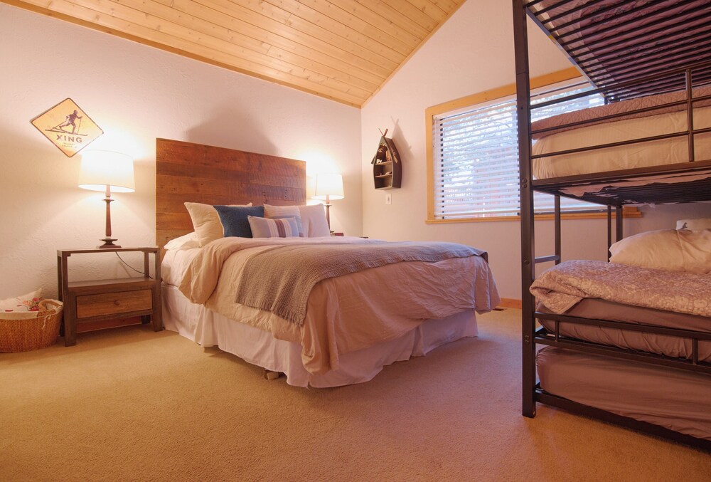 Charming 2B2B cabin home in enchanting Truckee. Perfect vacation get-a ...