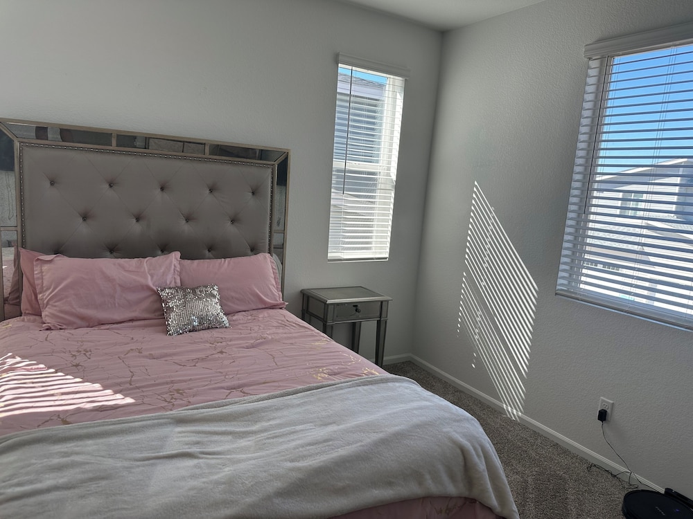 Cozy 2-bedroom Townhome Near Den Airport Pet Friendly. - Denver Airport (DEN)