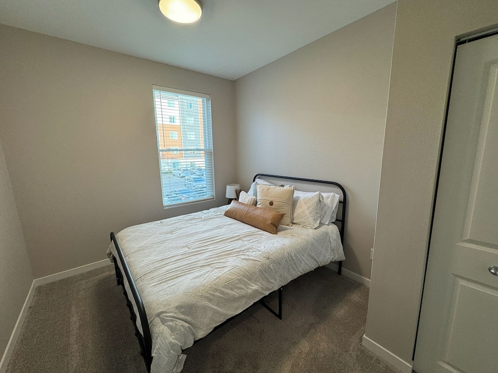 Elegant Townhouse Near Ndsu And Downtown Fargo #101 - NDSU, Fargo