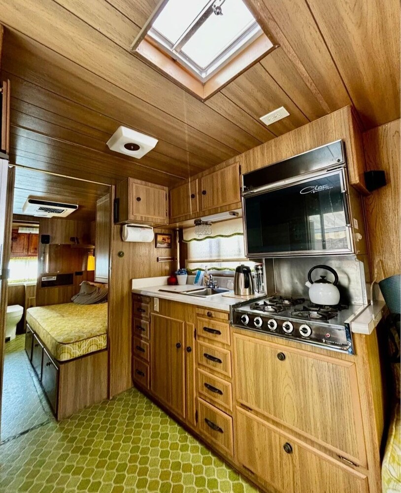 Miss Darlene the Time Machine awaits! So cozy and comfortable!! - Rickreall | Vrbo