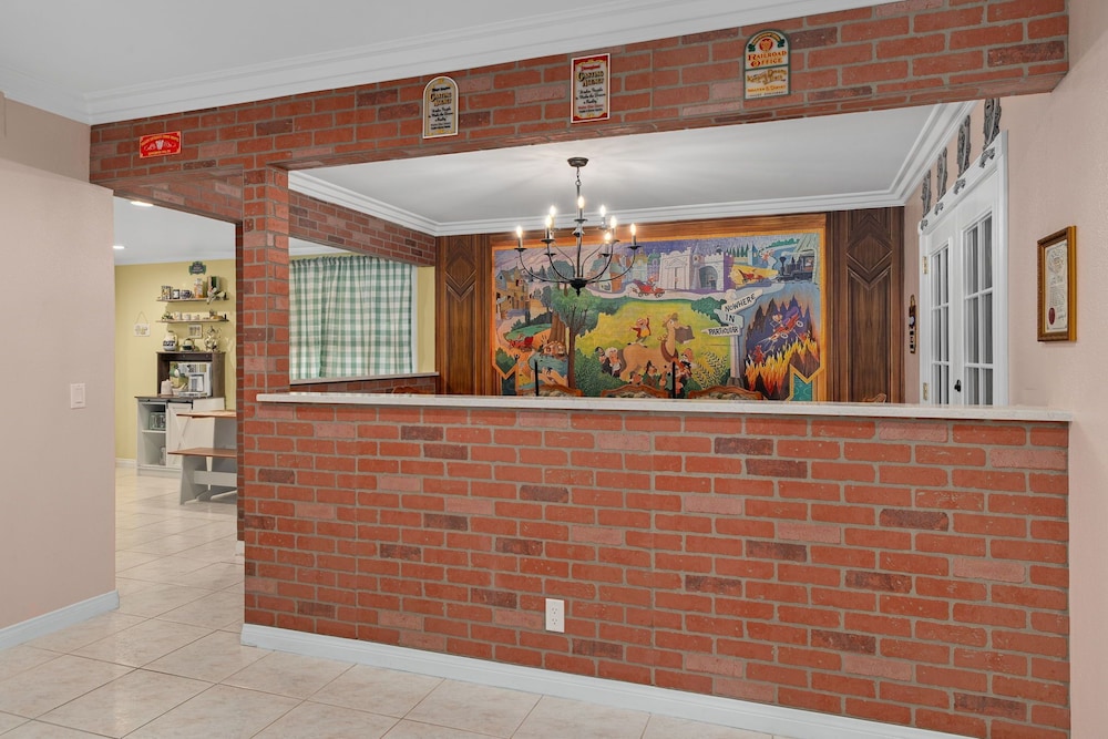 Disneyland Oasis: Heated Pool, Arcade, theater + - Stanton | Vrbo