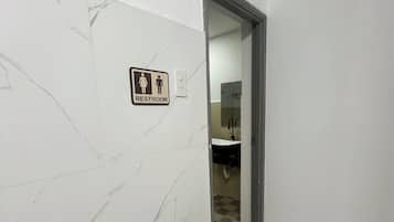 Apartamento Básico | 1 quarto, cofre no quarto, secretária