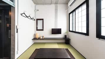 Cofre no quarto, secretária adequada para computadores portáteis