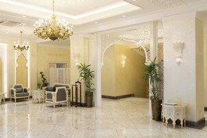 Smart TV 43 polegadas com canais via satélite, pisos aquecidos