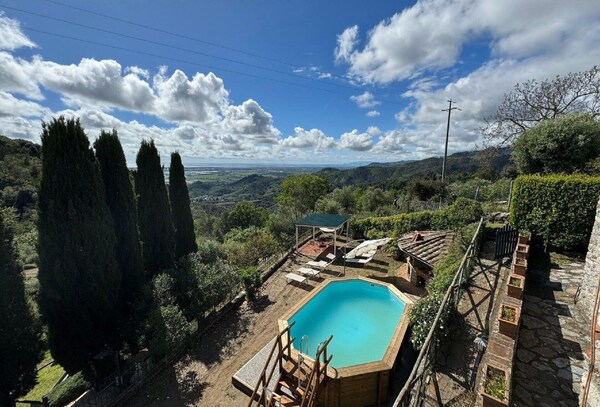 Stone House In Chiatri With Lake Views - Tuscany