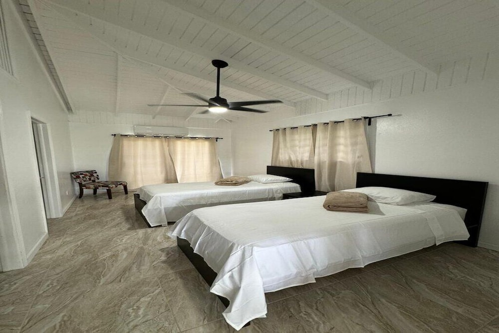 New Spacious 3/2 Top Floor Ocean Views & Balcony - Saint Thomas
