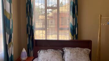 Escrivaninha, espaço de trabalho para notebook