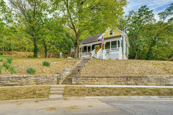 Walk Downtown: Historic Home In Excelsior Springs - Kearney, MO