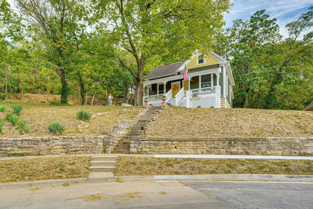 Walk Downtown: Historic Home In Excelsior Springs - Missouri City, MO