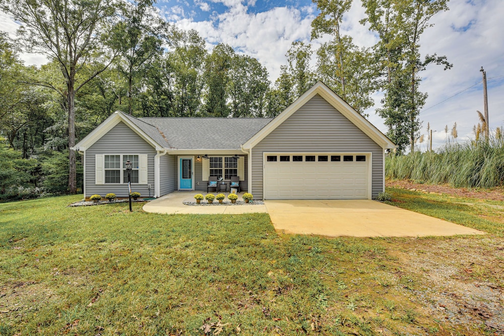 Pet-friendly Home In Monroe: Deck, Grill & Yard! - North Carolina