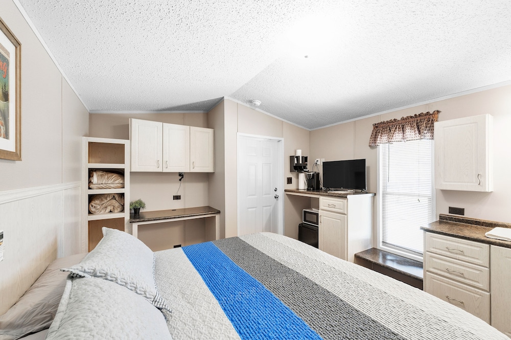 Daze Off - Pet Friendly Suite 1 Bedroom Hotel Room By The Lodges At Fossil Creek - Oklahoma