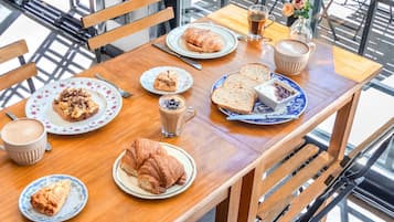 Café da manhã (USD 7 por pessoa)