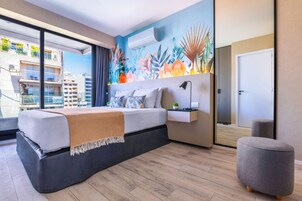 Apartamento, 2 quartos | Cofres nos quartos, escrivaninha, quartos à prova de som, berços grátis