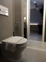 Quarto Duplo Comfort | Casa de banho | Um secador de cabelo, um bidé, toalhas fornecidas, sabão 