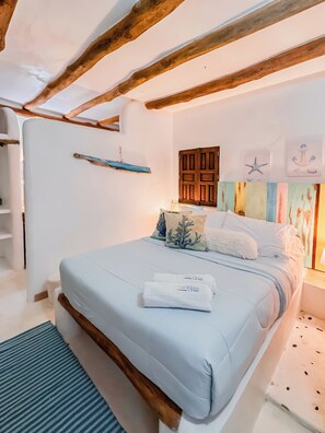 Quarto casal conforto, 1 cama de casal | Cofres nos quartos, Wi-Fi de cortesia