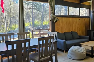 Casa, 3 quartos | Sala de estar | Televisor de ecrã plano de 32 polegadas com canais via satélite 