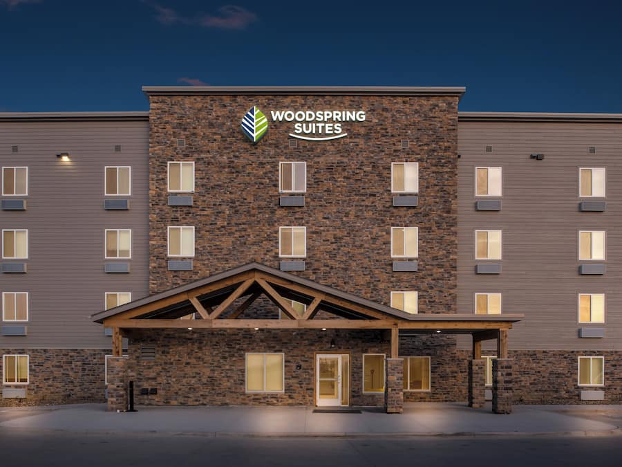 Fachada do alojamento (tarde/noite)