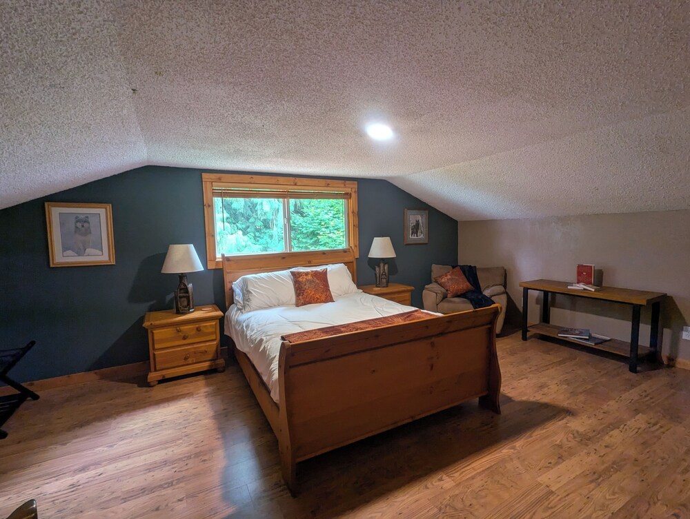 Experience upscale cabin living at Wolf Lodge our rustic, lakeside ...