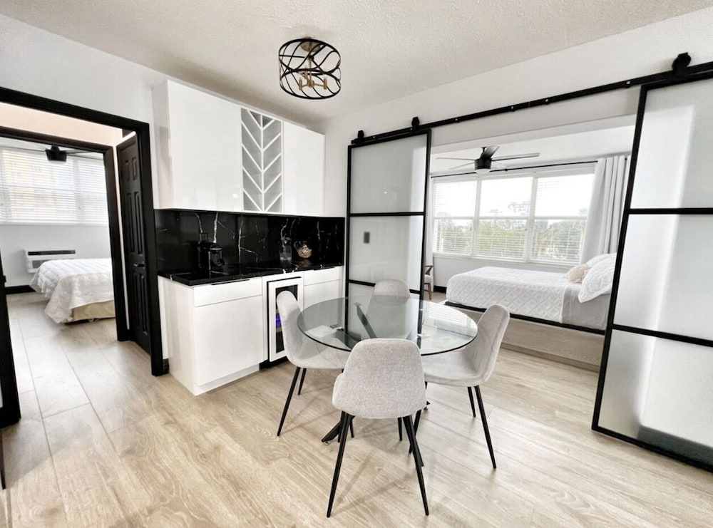 Fort Lauderdale Waterfront Cozy 2-bedroom Condo On Icw, 1 Block To Beach - Fort Lauderdale