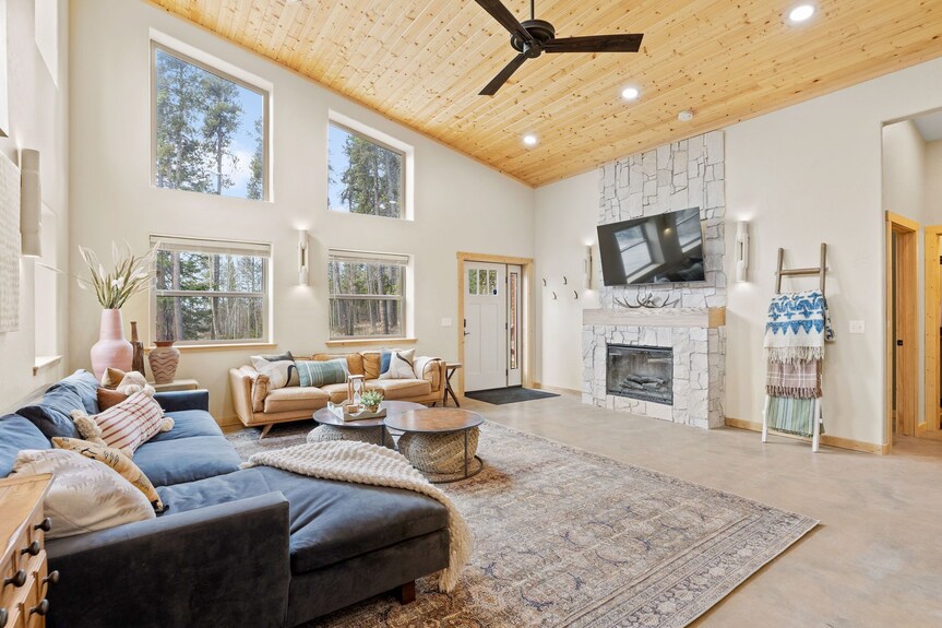 The Hideaway - Hot Tub, Foosball, Ping Pong, Private, Modern, Attached Garage - Fairplay, CO
