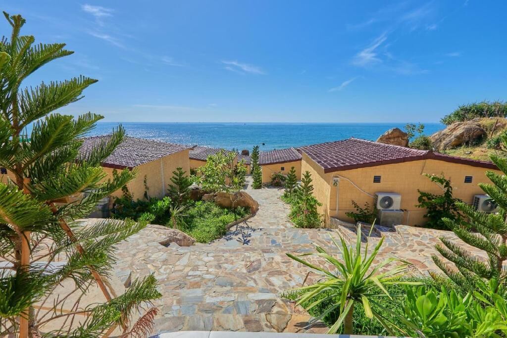 Roupas de cama premium, frigobar, escrivaninha