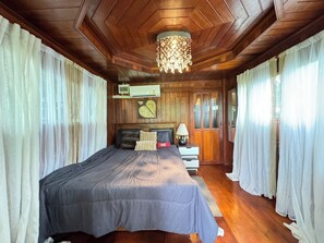 4 quartos, cofre no quarto, cortinas/cortinados opacos