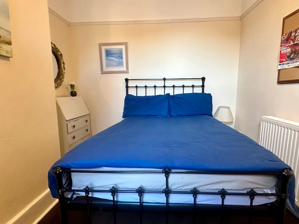 4 Bed Homely Retreat - Wv1 - Wolverhampton