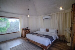 Tenda Deluxe | Cofre no quarto, com decoração personalizada 