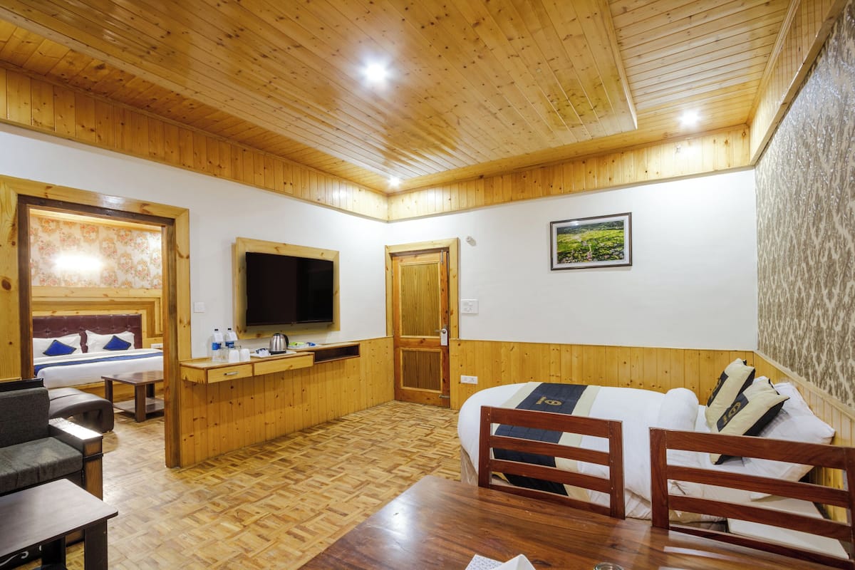Quarto Duplo ou Twin Familiar, varanda, vista para a colina | Cofre no quarto, ferro/tábua de engomar, Wi-fi grátis