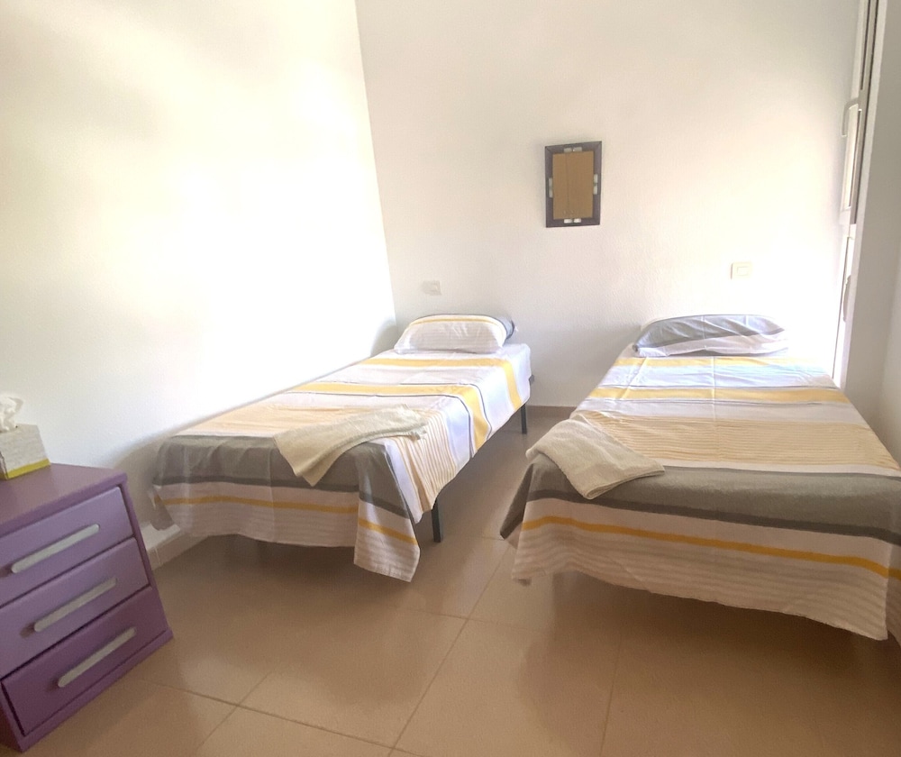 Accessible Apartment 50 Metres To Beach ,Large Communal Pool, Sea View Balcony - Puerto de Mazarrón