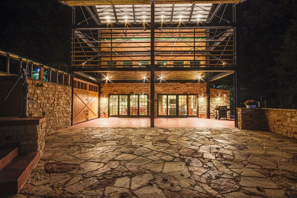 Scenic Getaway W/ Fire Pit & Grill In Columbia! - Columbia, MO