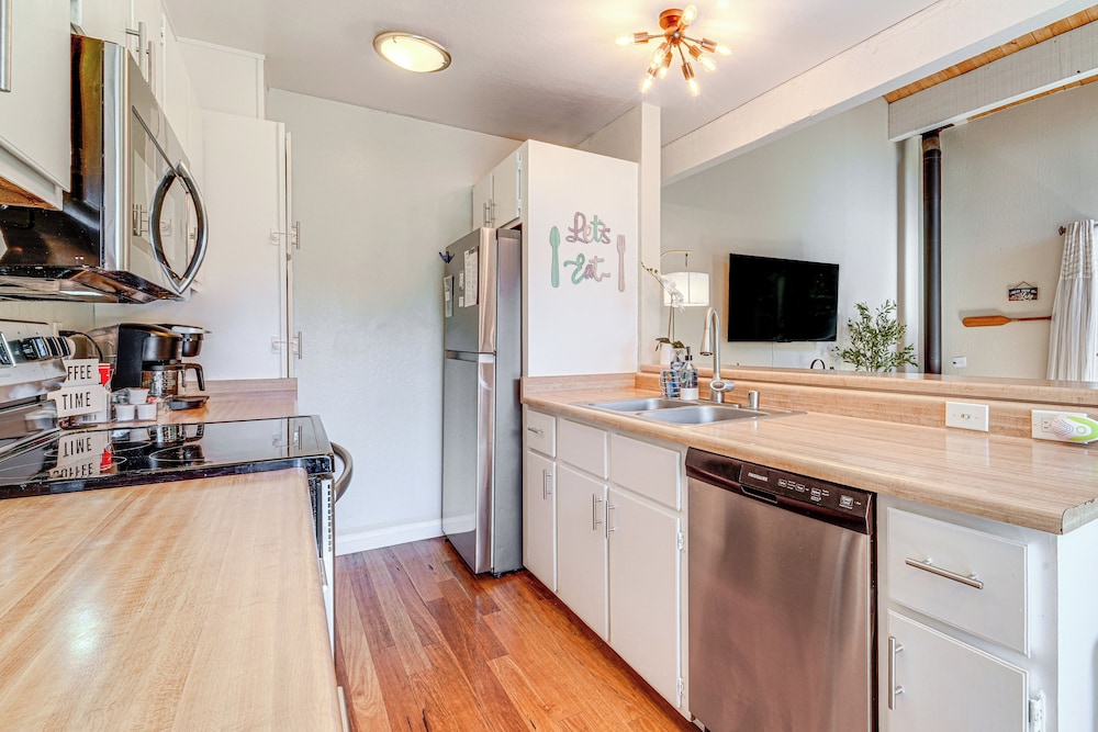 5 Mi To Northstar: 'Bear Den' Home W/ Decks! - Kings Beach, CA